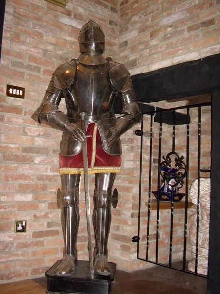 Antique A FULL SUIT OF ANTIQUE ARMOUR WITH FULLY ARTICULATED JOINTS ...