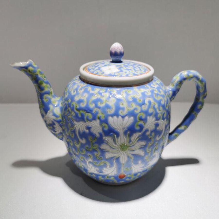 Antique Pastel teapot | ANTIQUES.CO.UK